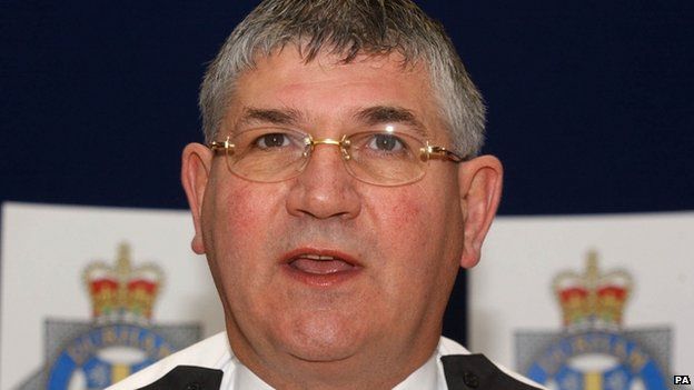 Ex-Cleveland police boss Ron Hogg cleared in benefits probe - BBC News