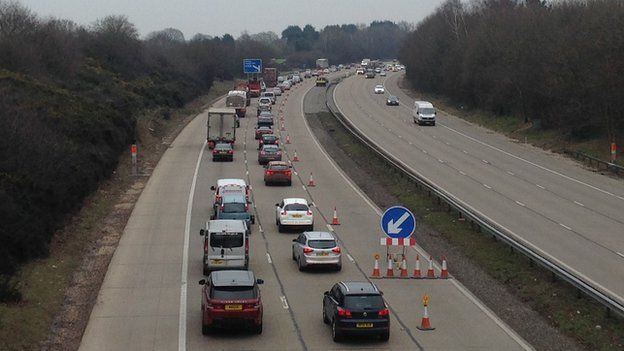 M27 motorway delays caused by lorry crash - BBC News