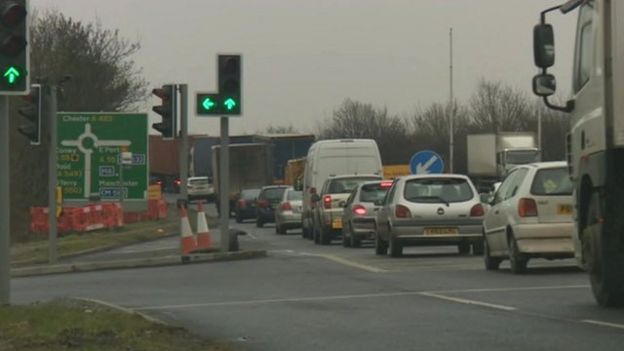 Traffic chaos on A483 and A55 Chester Posthouse roundabout - BBC News