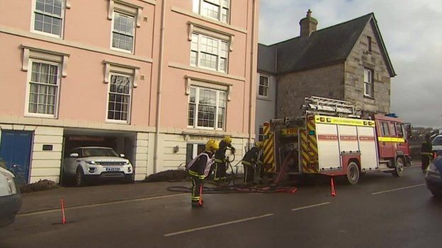 Totnes residents evacuated after explosion - BBC News