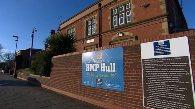 Murder accused Junaid Hamidi found dead in Hull Prison cell - BBC News