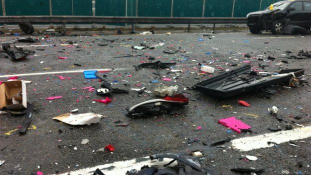 About 40 vehicles in M40 fatal crash in Oxfordshire - BBC News