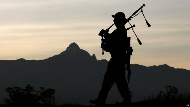 In pictures: Scots soldiers on exercise in Kenya - BBC News