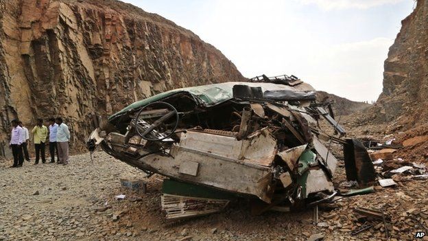 India bus crash kills 10 in Madhya Pradesh - BBC News