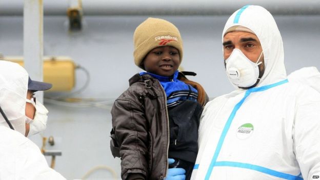 Day in pictures: 17 February 2015 - BBC News