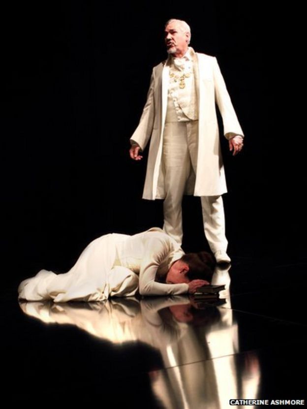 Director Terry Hands: 'Too many accountants run theatres' - BBC News