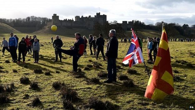 Hundreds gather for Alnwick Shrovetide game - BBC News