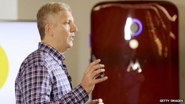 Motorola boss counters criticism from Apple's Jony Ive - BBC News