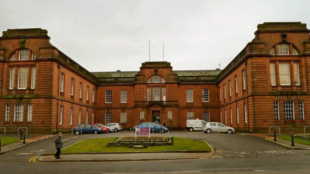 Dumfries and Galloway Council to remain in Cosla for year - BBC News