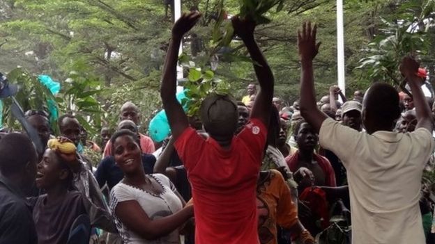 Burundi dissident Hussein Radjabu escapes from jail - BBC News