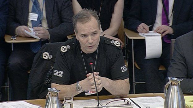 First Minister Sturgeon backs Police Scotland boss Sir Stephen House ...