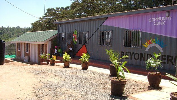 Kenya's Kibera slum gets a revamp - BBC News