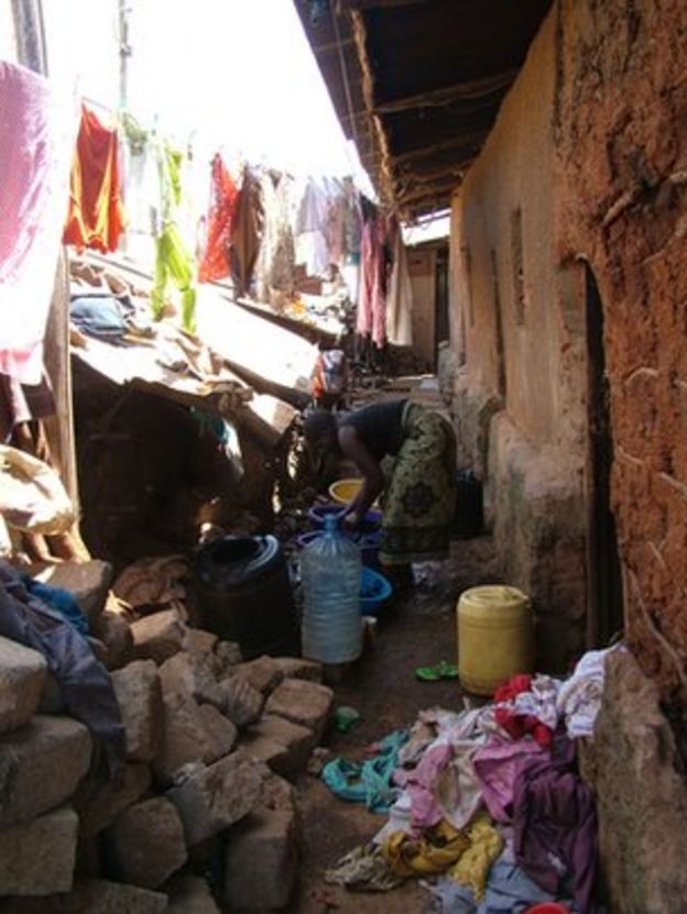 Kenya's Kibera slum gets a revamp - BBC News
