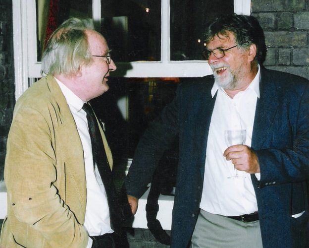 David Cockerton: 1,000 paintings to be catalogued and sold - BBC News