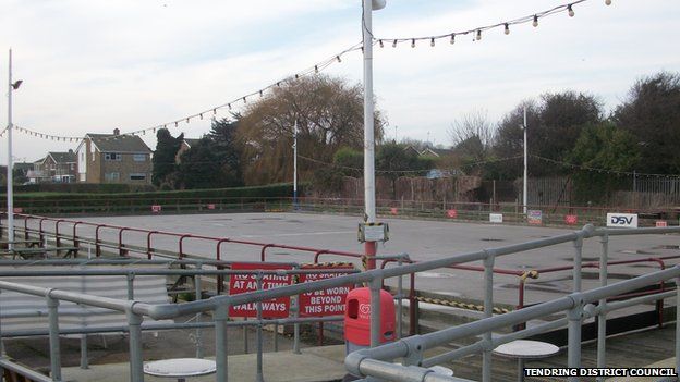 Dovercourt's 1940s roller skating rink set to re-open - BBC News