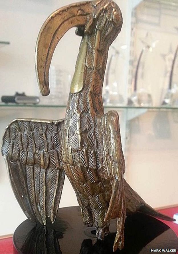 The man who returned his grandfather’s looted art - BBC News