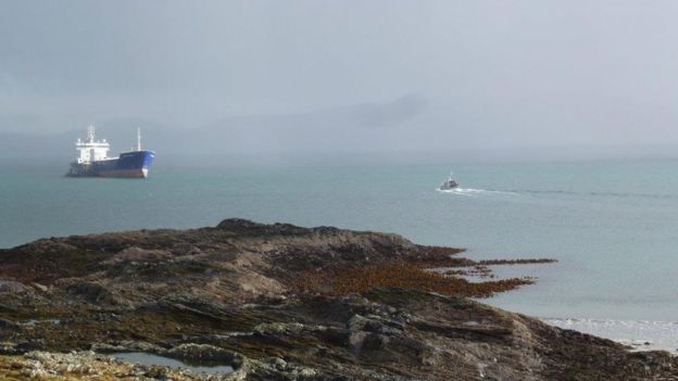 Orkney-based emergency tug contract extended - BBC News