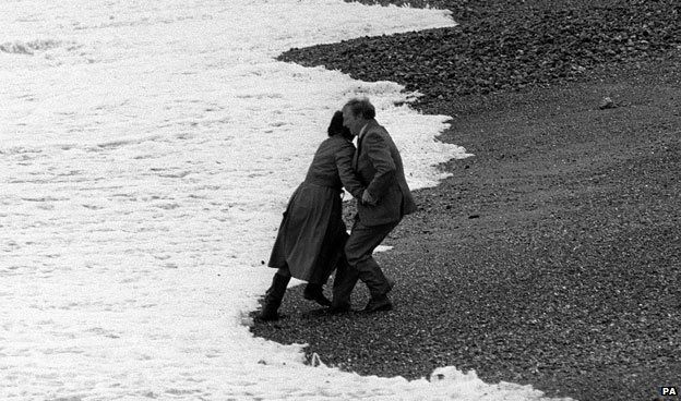 The art of falling over with dignity - BBC News