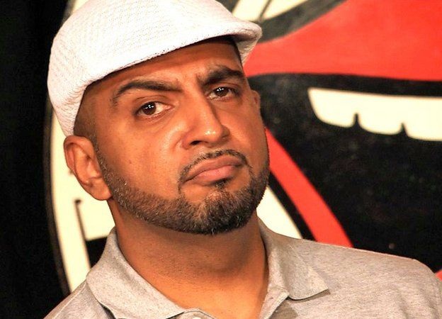 Can deaf comedy be funny for everyone? - BBC News