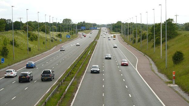 M56 closure: Motorists warned as new bridge shuts motorway - BBC News