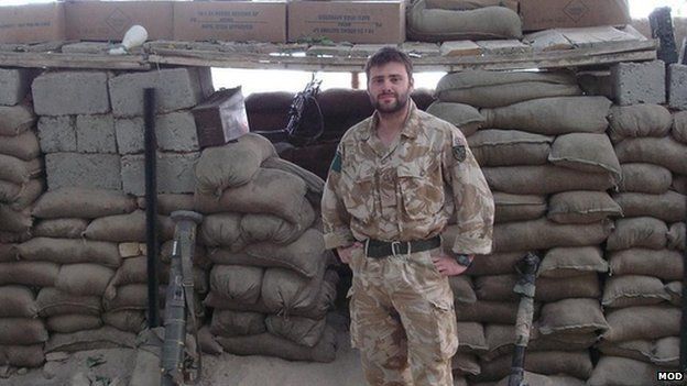 How to get the army's highest honour, a Victoria Cross award - BBC News