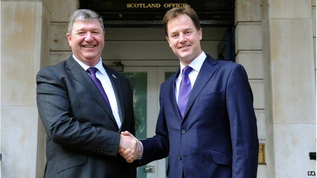 Alistair Carmichael rules out Lib Dem leadership bid - BBC News