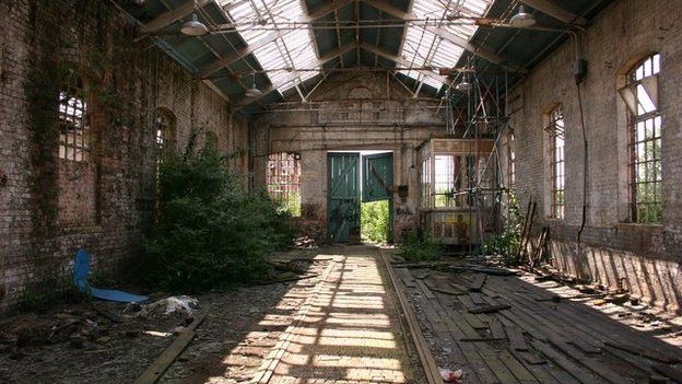 Wolverton railway works to be demolished for homes - BBC News