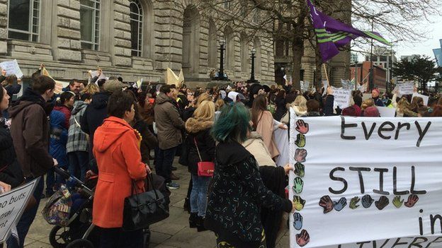 Protest over future of children's centres in Liverpool - BBC News