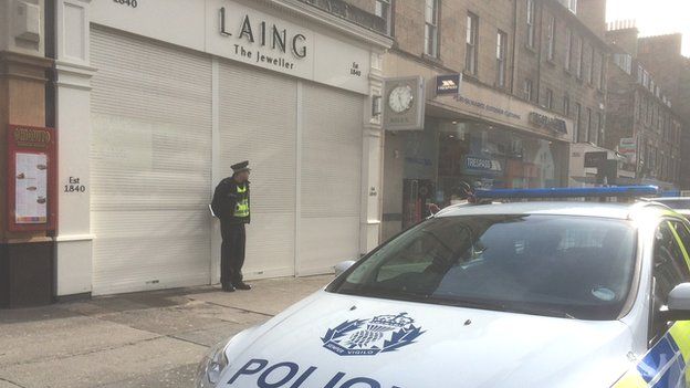 Matthew Ferry jailed for armed raid on Laings jewellers in Edinburgh ...