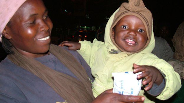 Feeding Kenya's street kids: An evening with Nairobi's 'Messiah' - BBC News