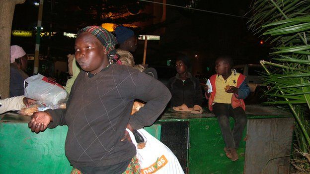 Feeding Kenya's street kids: An evening with Nairobi's 'Messiah' - BBC News