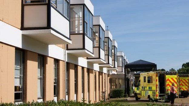 King's Lynn NHS boss Karl Perryman sent 'poison pen' letters - BBC News