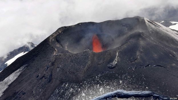 In pictures: Chile volcano eruption - BBC News