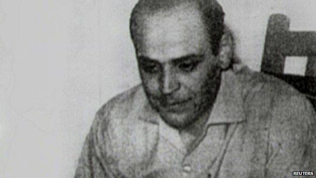 Rue des Rosiers: France seeks three men for 1982 attack - BBC News