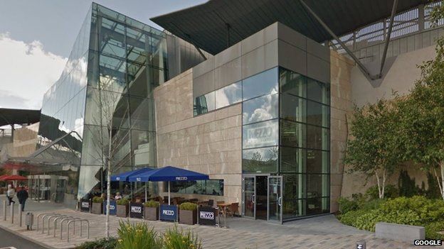 No-one hurt in fire at Silverburn Shopping Centre - BBC News