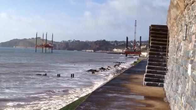 Fresh collapse fears for Dawlish railway sea wall - BBC News