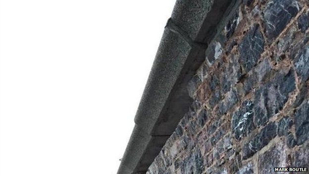 Dawlish sea wall is damaged again by waves - BBC News