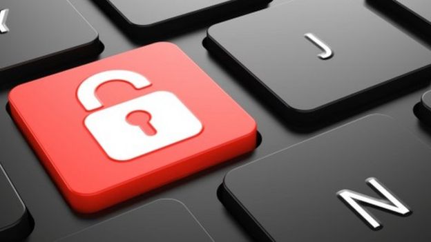 Dark web marketplace shuts down over security concerns - BBC News