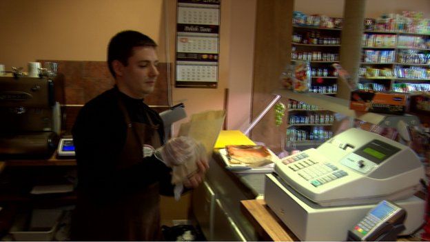 How does immigration affect public services? - BBC News