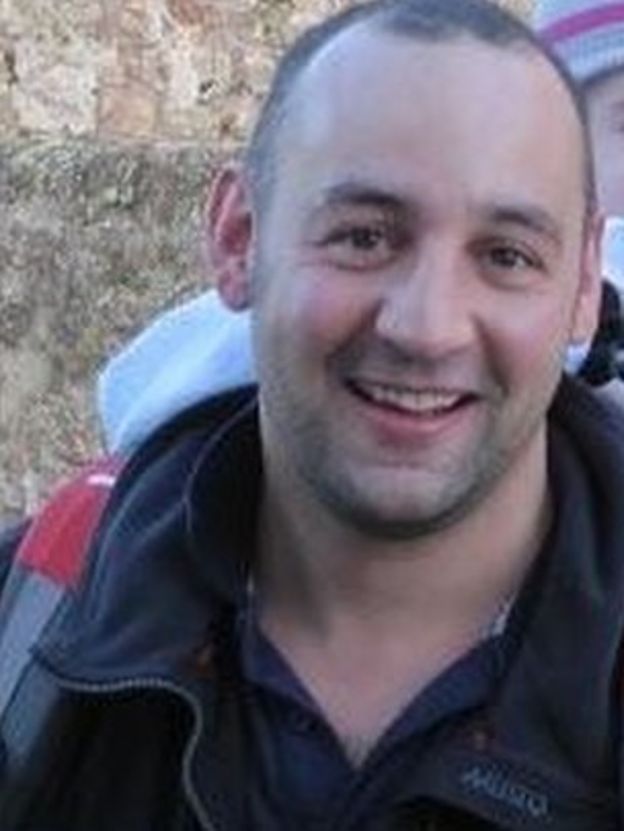 Firth of Forth kayak victim named as PC Allan McLean - BBC News