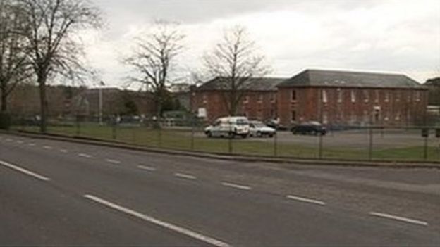 Wokingham parade marks REME regiment's Arborfield departure - BBC News