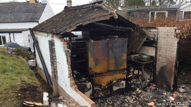 Fire destroys Laurieston artisan bakery - BBC News