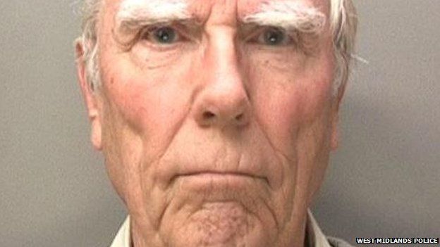 John Patton: Ex Chelmsley Wood teacher jailed for 1980s abuse - BBC News