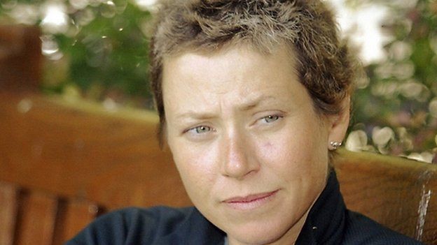 Jane Tomlinson charity funds reach £10m in 10 years - BBC News