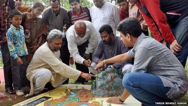 'Water man of India' Rajendra Singh bags top prize - BBC News
