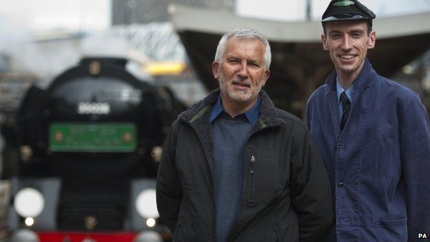 'Young' steam train driver qualifies on London-Surrey run - BBC News