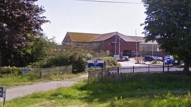 HMP Guys Marsh: Violence and drug use cut at 'concerning' prison - BBC News