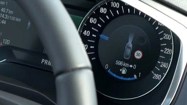 London buses to test automatic speed-limiting technology - BBC News