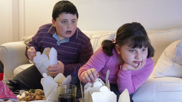 Overweight teens 'do not see themselves as too heavy' - BBC News