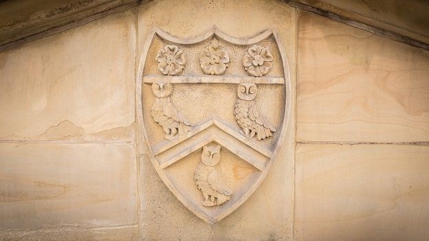 Pictures show redevelopment of Old Town Hall in Oldham - BBC News